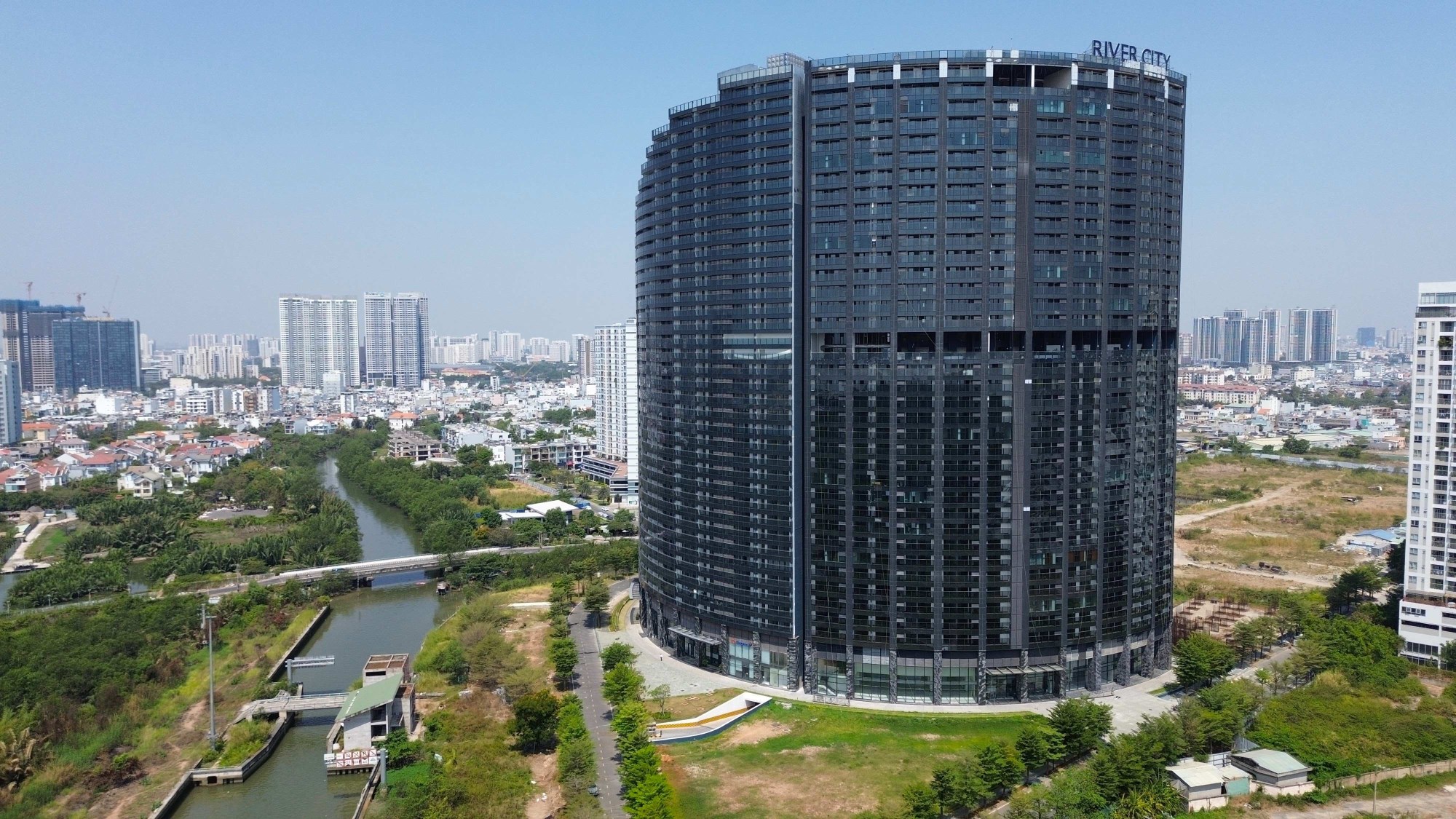 [Photostory] Hiện trạng dự án The EverRich 2 tại quận 7, TP HCM
