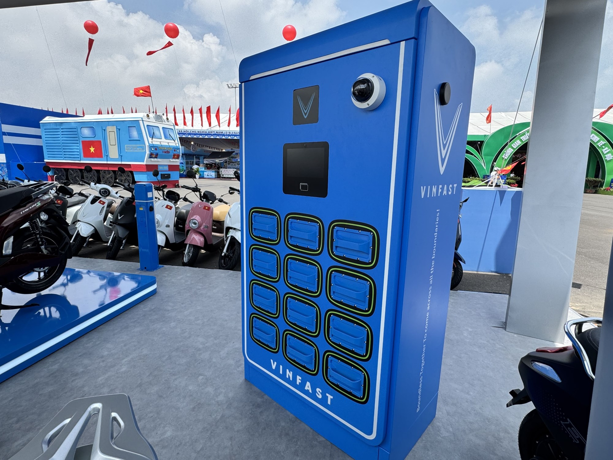 Sắp có hàng nghìn trạm sạc và tủ đổi pin xe điện VinFast được lắp đặt tại Thế Giới Di Động và ...